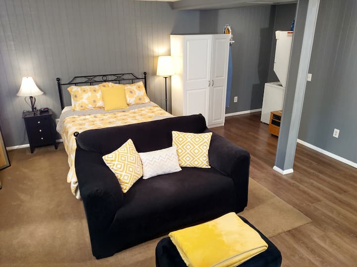 Private Spacious Apt., Quiet Neighborhood Stay! - Sevierville, TN