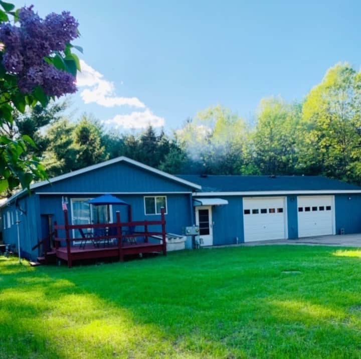 Big Blue Cottage! Steps From Lake!*wifi*best Value - Buckhorn State Park, Necedah