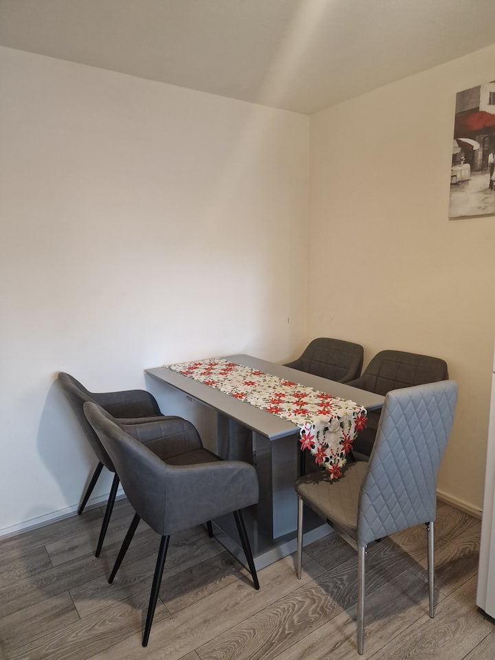 Spacious (Singlebed) Bedroom 2c - Salford