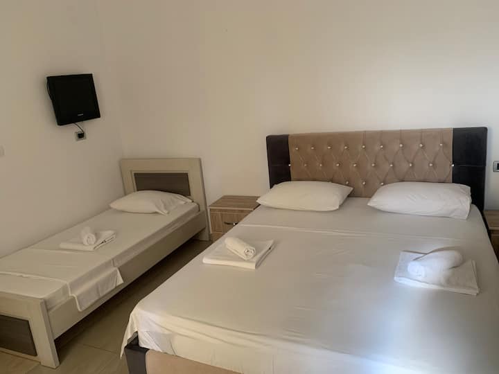Cosy Quiet Apartment!3 Persons!private Parking! - Ksamil