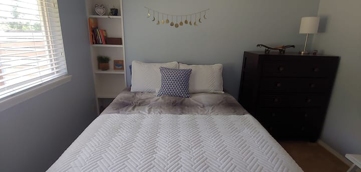 Rejuvenate In The Sea Salt Blue Room. - Shelton, WA