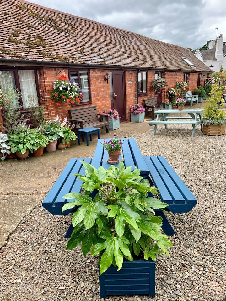 2 Bedroomed 3 Person One Level Cottage Short Let - Shropshire