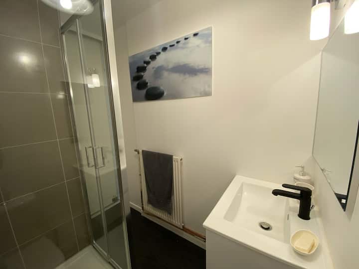 Confortable F3 Avec Box Proche De Tout - Évry