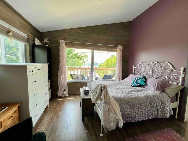 Dare To Dream Suite, Escarpment Views, Deck - Wiarton