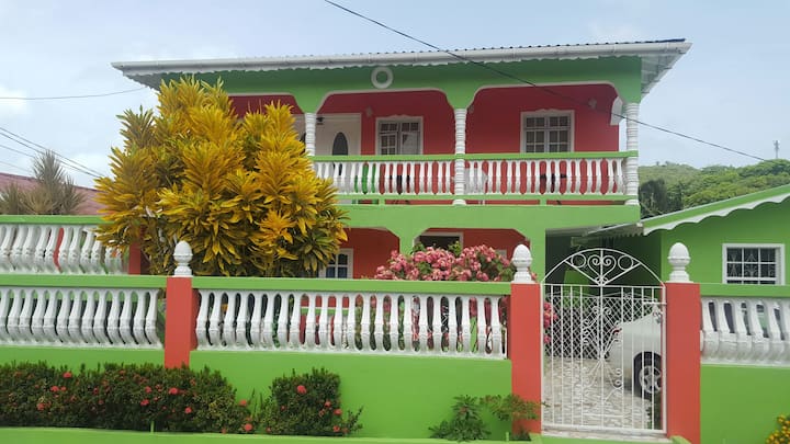 Law's Guest House - Santa Lucía