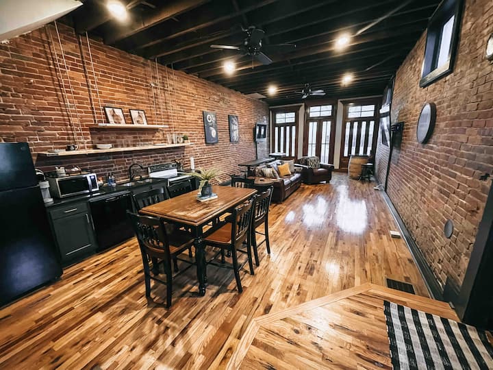 Firepit/gaming/historical Bldg. - New Albany, IN