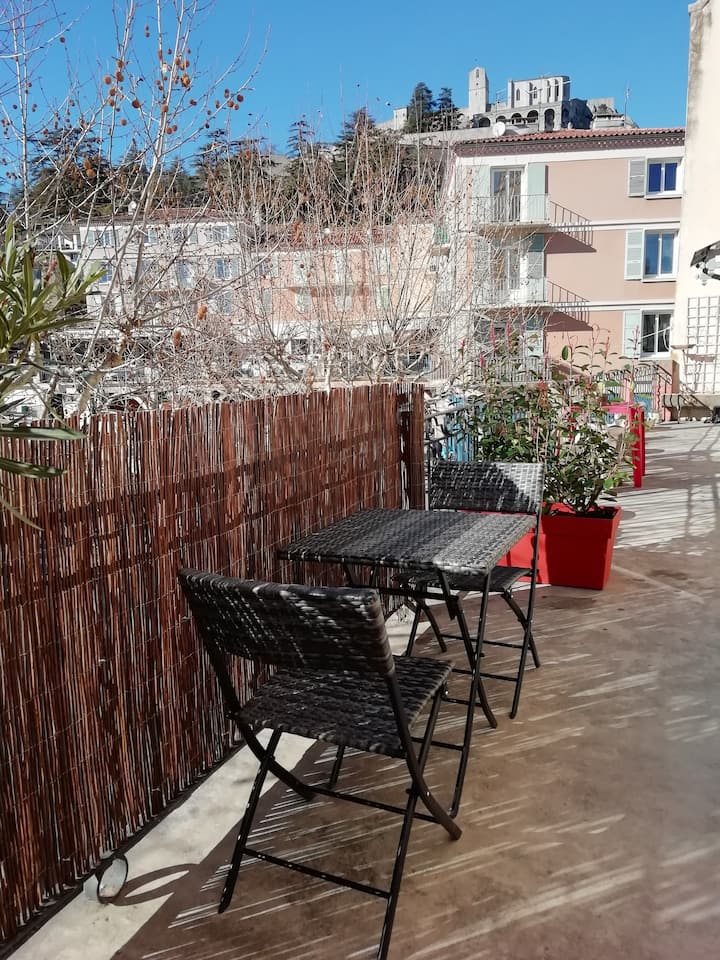 Studio Exposé Sud Avec Terrasse Centre Ville - Sisteron