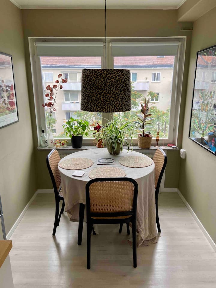 Cozy & Modern Apartment Close To Nature And Metro - Stockholm