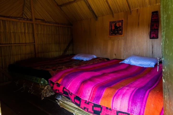 Duerme Sobre El Lago Mas Alto Del Mundo, Titikaka - Puno