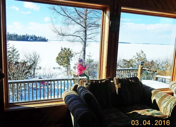 Deluxe Log Home On Drummond Island. (Dog Friendly) - Drummond, MI