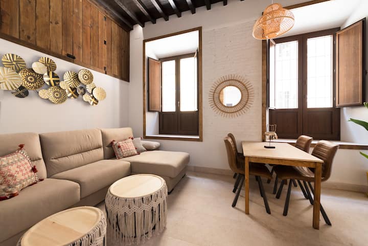Bajo B. Alojamiento Familiar Con Patio Y Jacuzzi. - Málaga