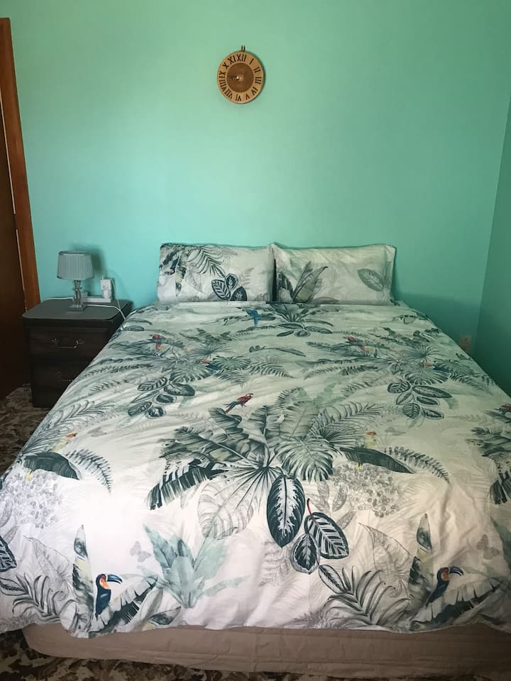Lovely And Spacious Bedroom - Geraldine