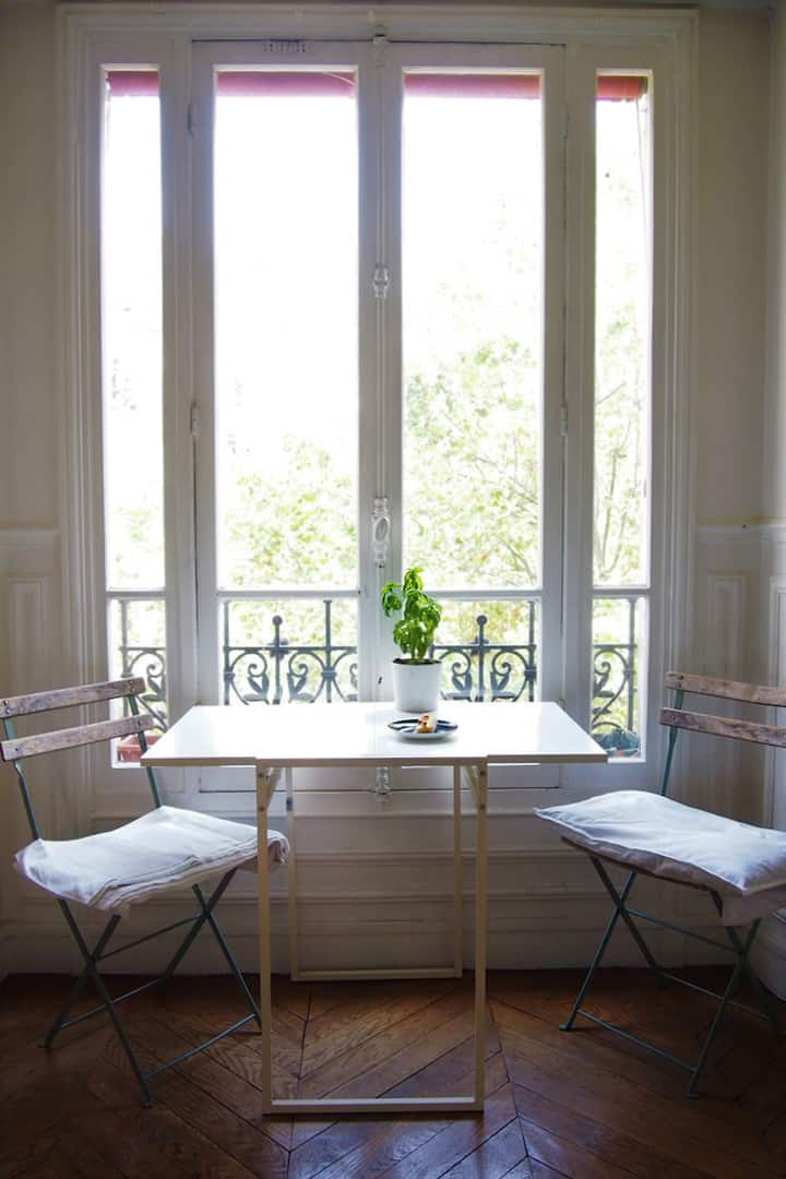 Bright Little Room In Paris For Small Budget - Paris