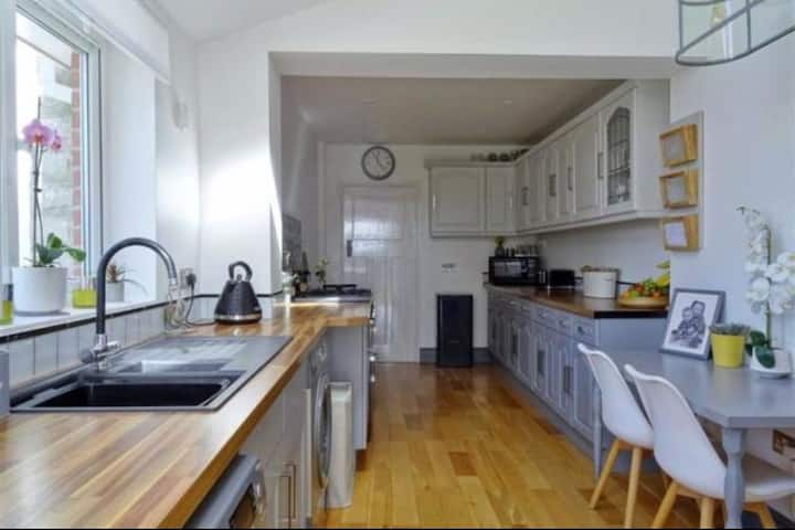 Spacious And Stylish Townhouse - Isle of Wight
