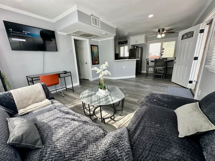La Palma 1bd Apt @ Sofi, Intuit, Forum + Parking - El Segundo, CA