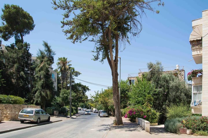 The Mediterranean: Cozy Studio, Ground Fl, Arnona - Jerusalem