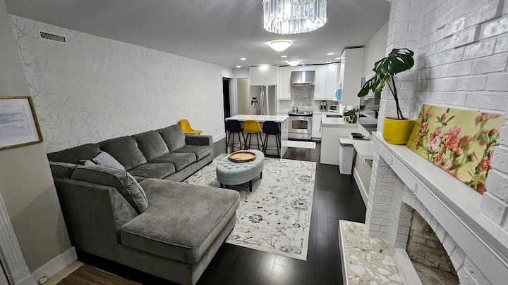 Clean, Fresh, Spacious, And Air Conditioned. - Vancouver