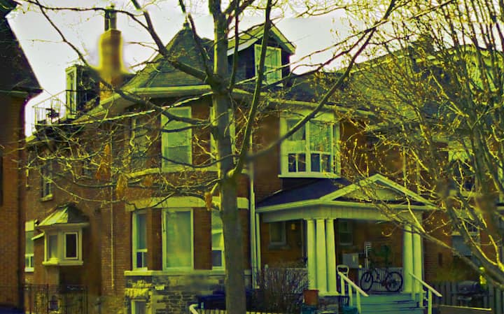 Parkdale Apartment Off Queen West - Toronto