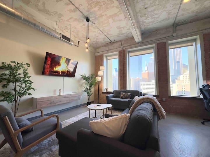 Modern Dt Dallas Loft | Valet Parking, Gym, Pool - Bishop Arts District - Dallas