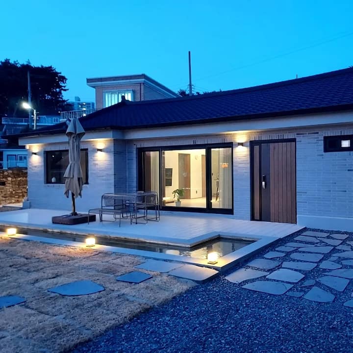 마당 품은 프라이빗 독채
감성숙소 - Incheon