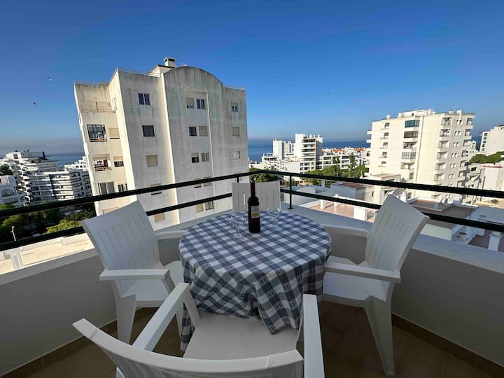Spacious 2 Bedroom W/ Views - Quarteira