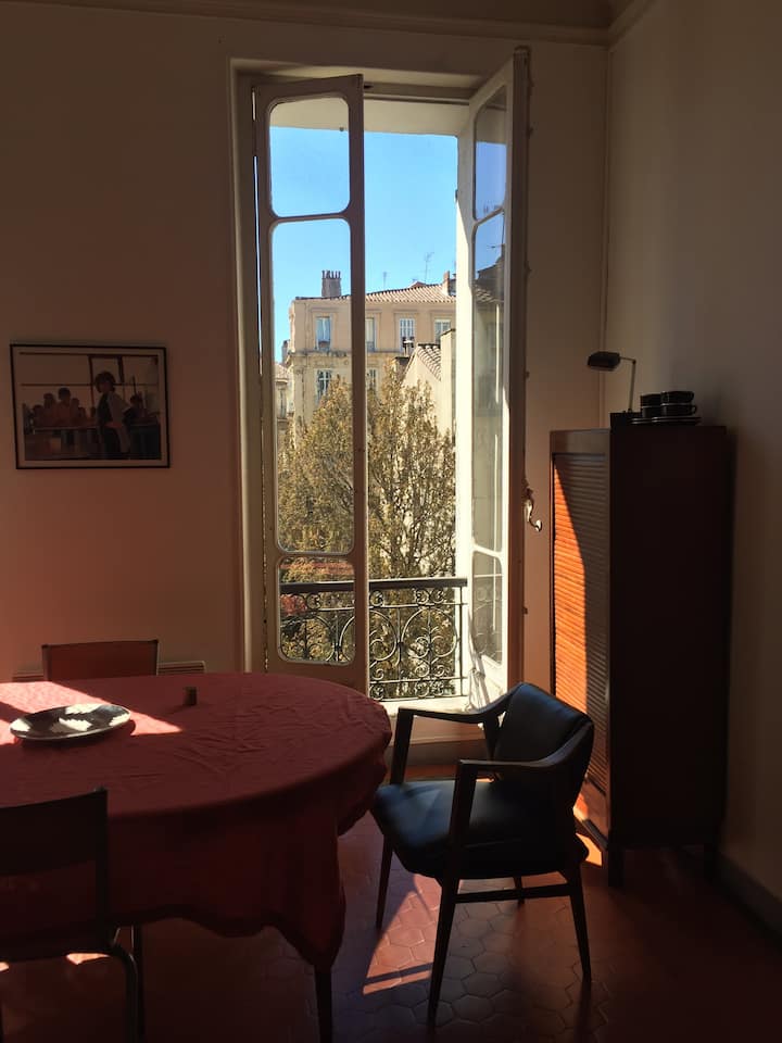 Beau Et Grand Appartement Ancien - Marseille