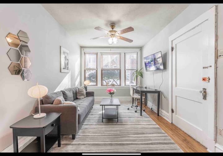 Updated, W/d, Easy Parking, Best Lakeview Location - Chicago, IL