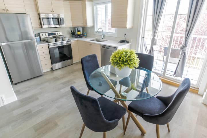 Modern East End Townhouse Prairie Views &Endy Beds - Regina