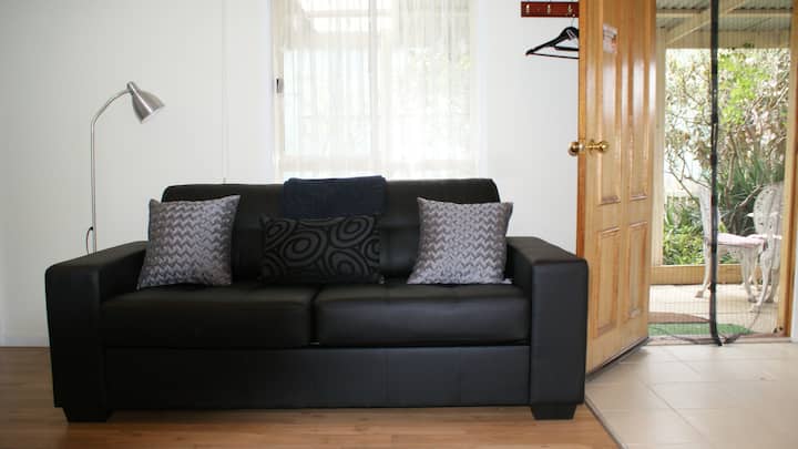 Studio 37: Modern, Cottage Retreat - Mornington