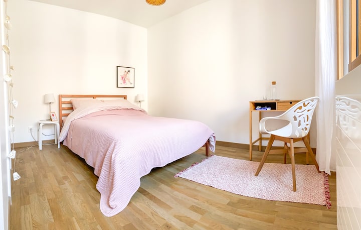 Chambre Calme Avec Salle De Bain Privative, Lyon 4 - Lyon