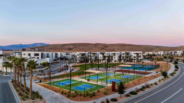 Desert Color 4 Bdbth Sleeps14 Kayaks/golfcart/htub - St. George, USA