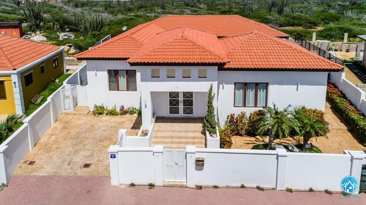 Large Villa With Pool Near Palm Beach/malmok Area - Aruba