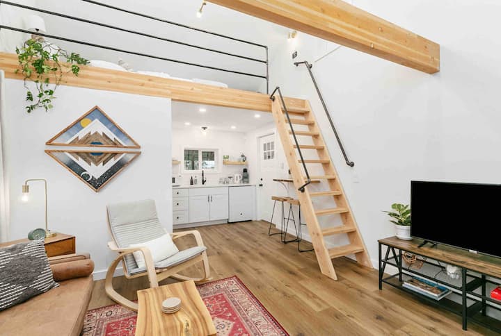 Cozy Modern Newly Remodeled Tiny Home - Vancouver, WA
