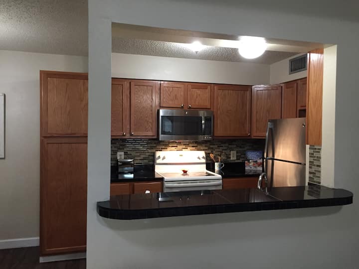 Roomy 2 Story Close To Padre Island Or Downtown - Corpus Christi, TX
