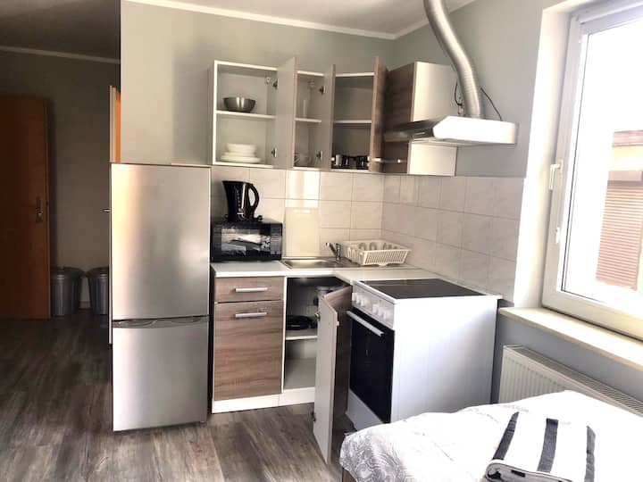 Studio-apartment Mit Zwei Einzelbetten In Leuna - Leuna