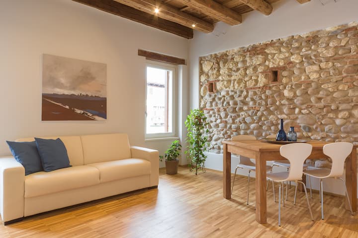 Wood&rocks - Contemporary Ancient Flat - Verona