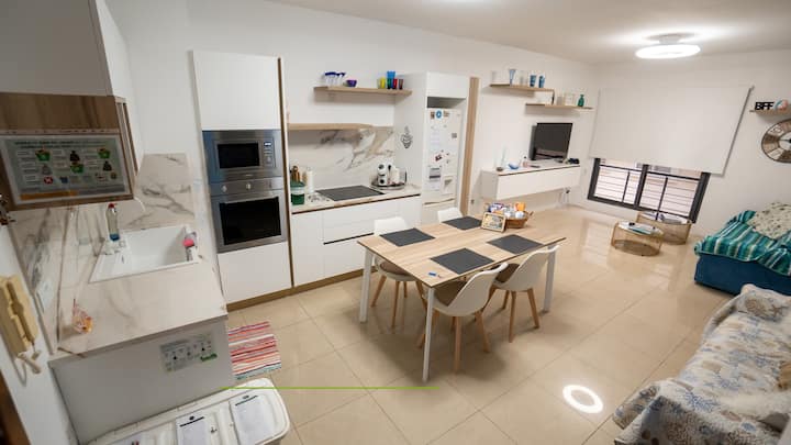 Sliema 2 Bedroom Apartment. Car Space Available. - Malta
