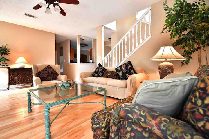 Johns Creek Foyer Bedroom With Private Half Bath - Alpharetta, GA