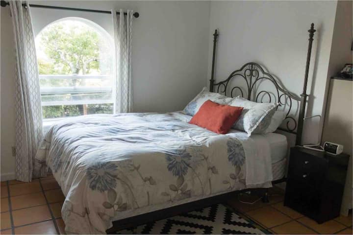 Comfortable In-law With Private Yard. - 聖拉斐