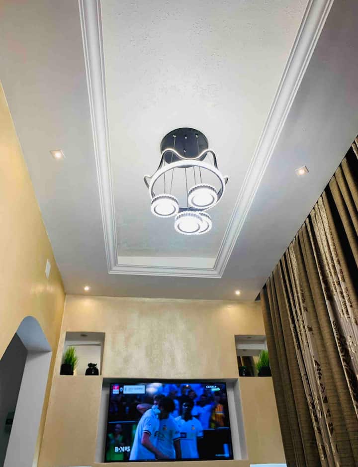Cream Apartment Located In Gb - Kinshasa