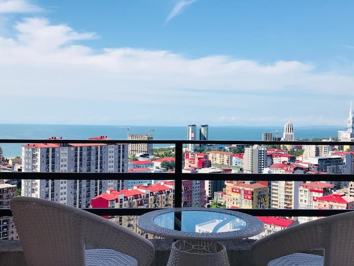 White Studio In White Batumi - Batum