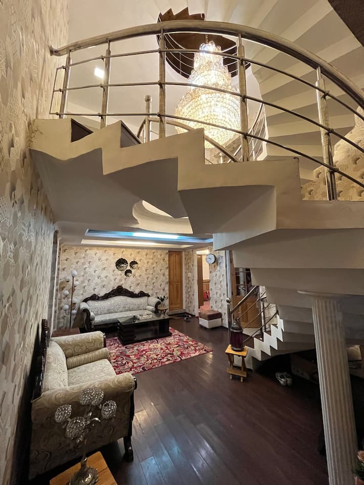 Privateroom In Luxuaryvilla
Mughal Garden View!!! - Srinagar