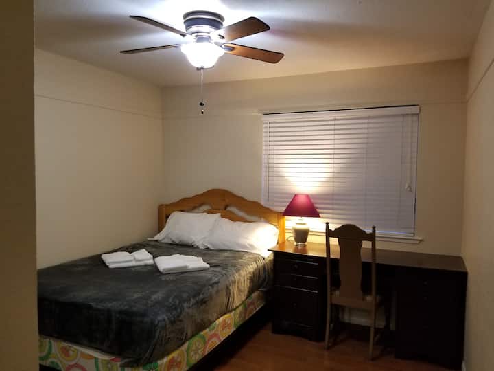 Relaxing & Quiet Room, Prime Location - Fresno