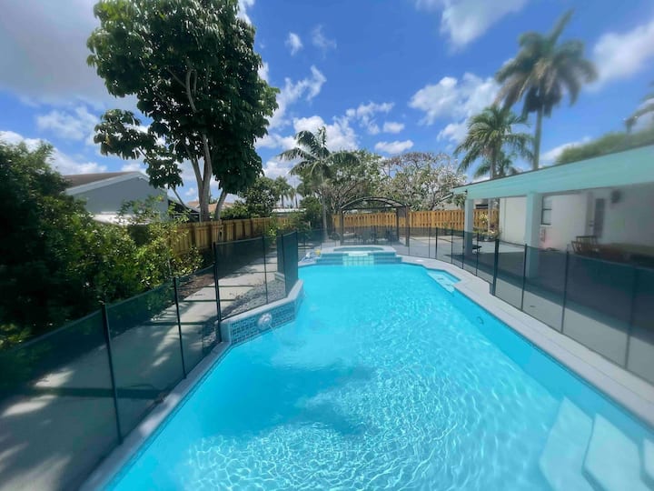 Large Miami Estate. 4/2  Pool Home + Gameroom - Cayos de la Florida