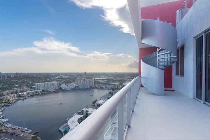 Premium 2/2 Penthouse With Incredible Views!! - Hallandale Beach, FL