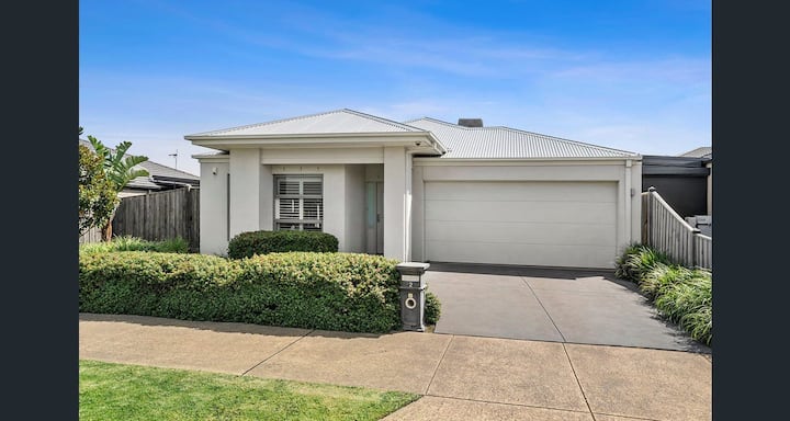 First-class Coastal Living - Dromana
