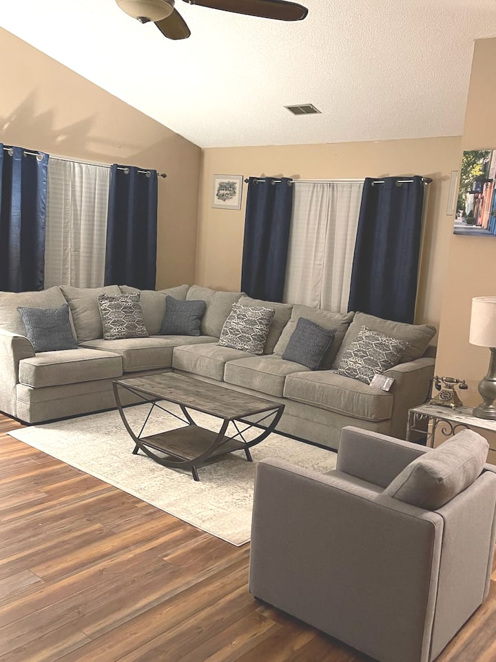 Cheerful Three Bedroom Home In Nice Loc With Patio - North Charleston, SC