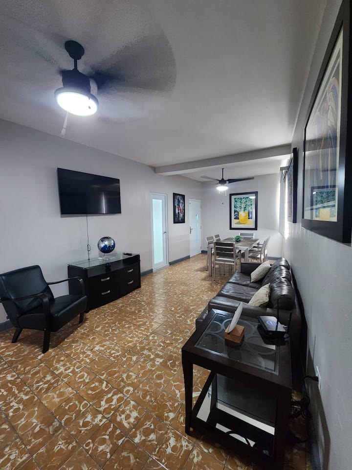 #402 Apartment With Free Parking - San Juan