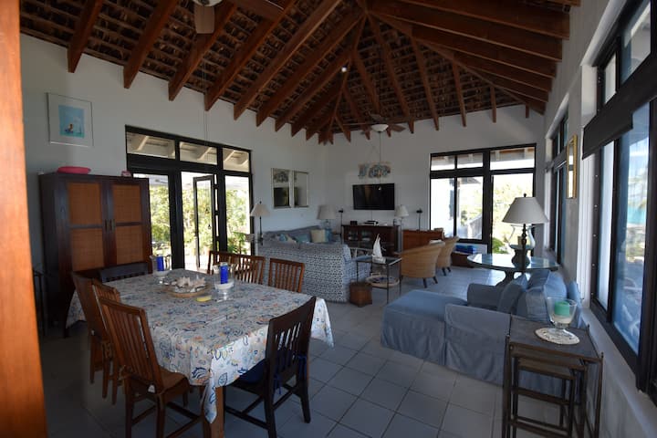 Exuma On Beach 4 Bed 3.5 Ba Tar Bay 4.1 Acres Pool - The Bahamas