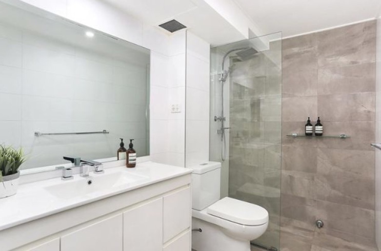 Tranquil apartment on Victoria Street, Potts Point - Flats for Rent in ...